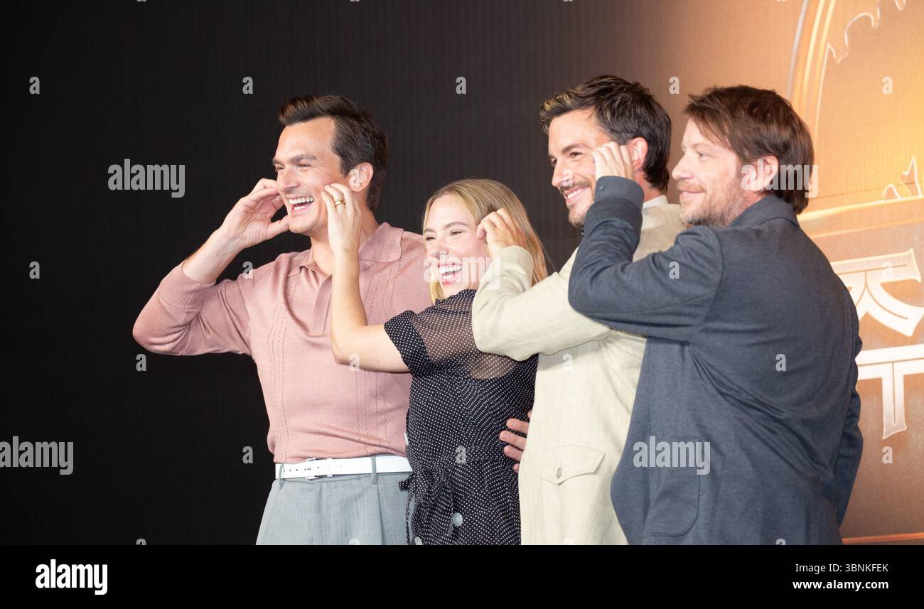 Rupert Friend, Scarlett Johansson, Jonathan Bailey and Gareth Edwards ...