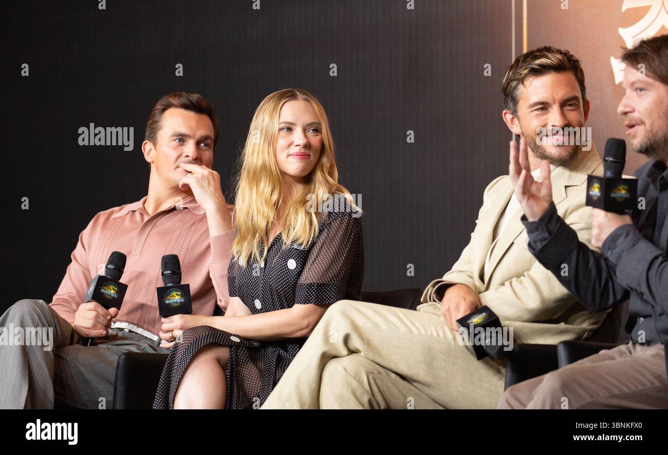 Rupert Friend, Scarlett Johansson, Jonathan Bailey and Gareth Edwards ...