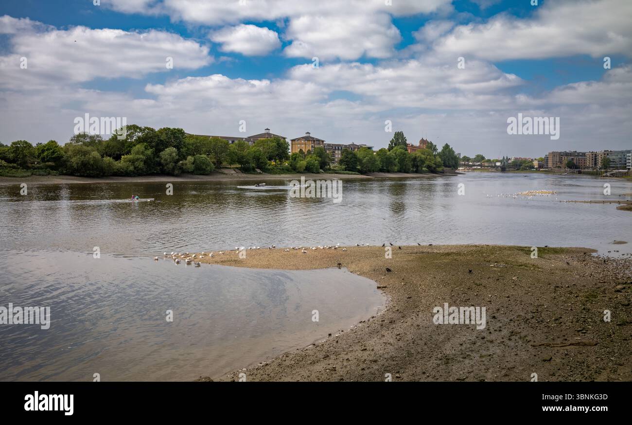Exposed riverfront building hi-res stock photography and images - Alamy