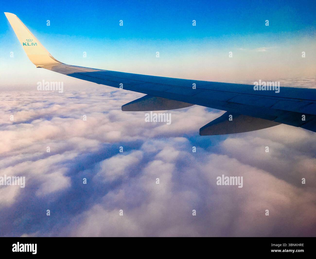 Klm aircraft flying through hi-res stock photography and images - Alamy