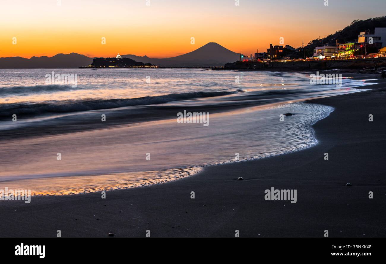 Inamuragasaki beach hi-res stock photography and images - Alamy