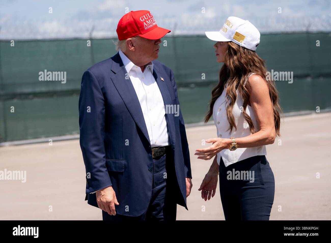 Dhs secretary kristi noem hi-res stock photography and images - Alamy