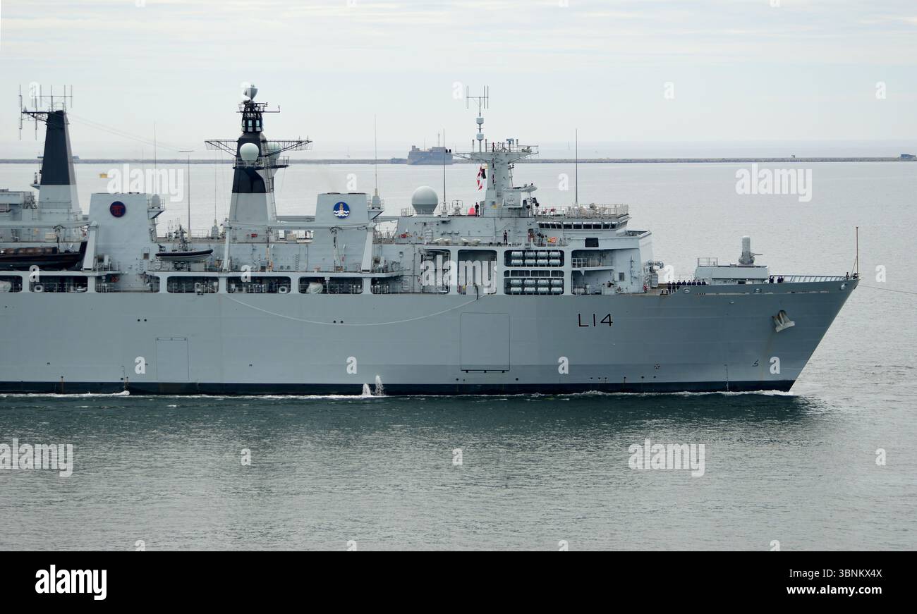 HMS Albion, and amphibious assault ship Stock Photo - Alamy