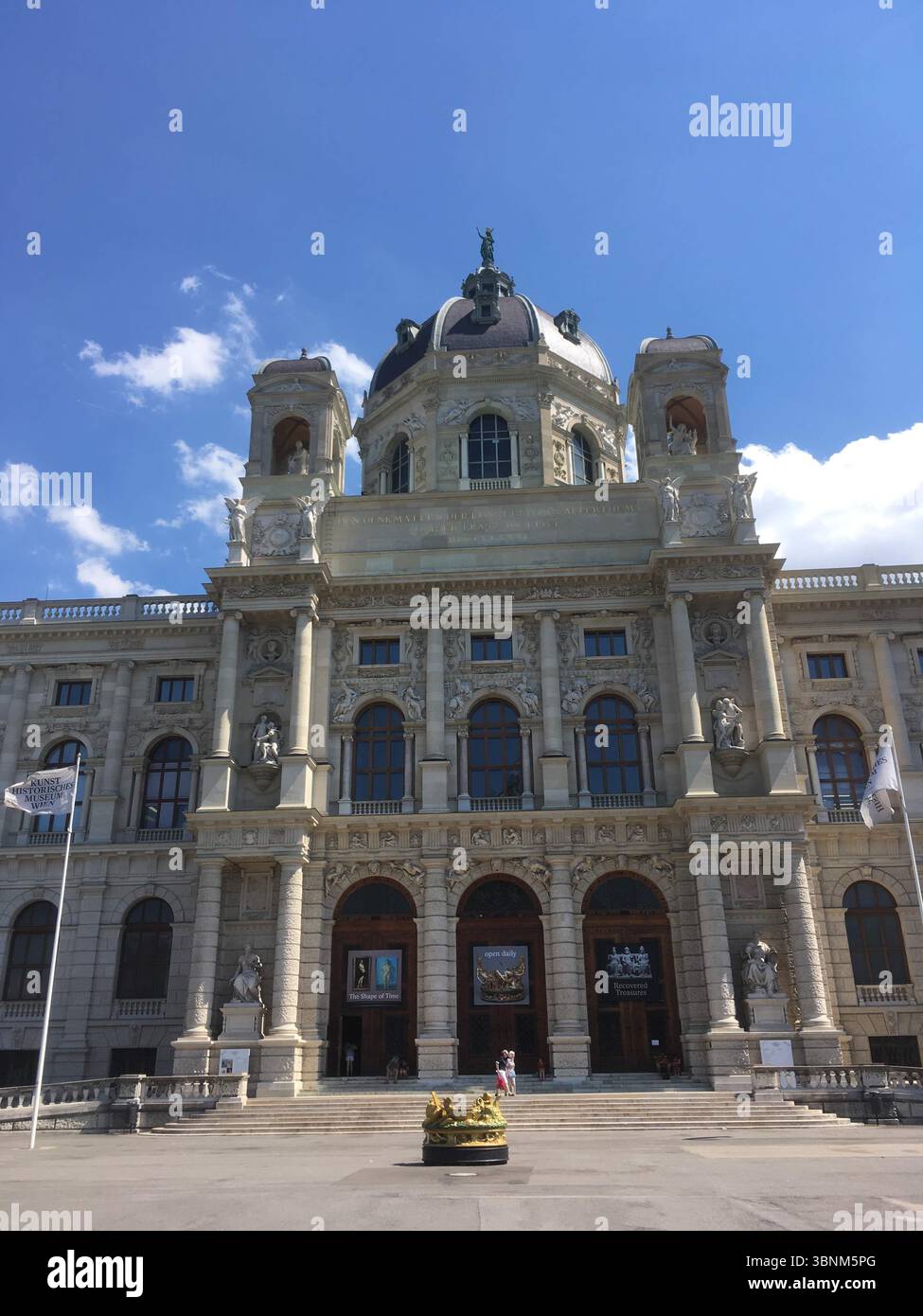 Majestic city‑centre architecture in Vienna—from baroque palaces and ...