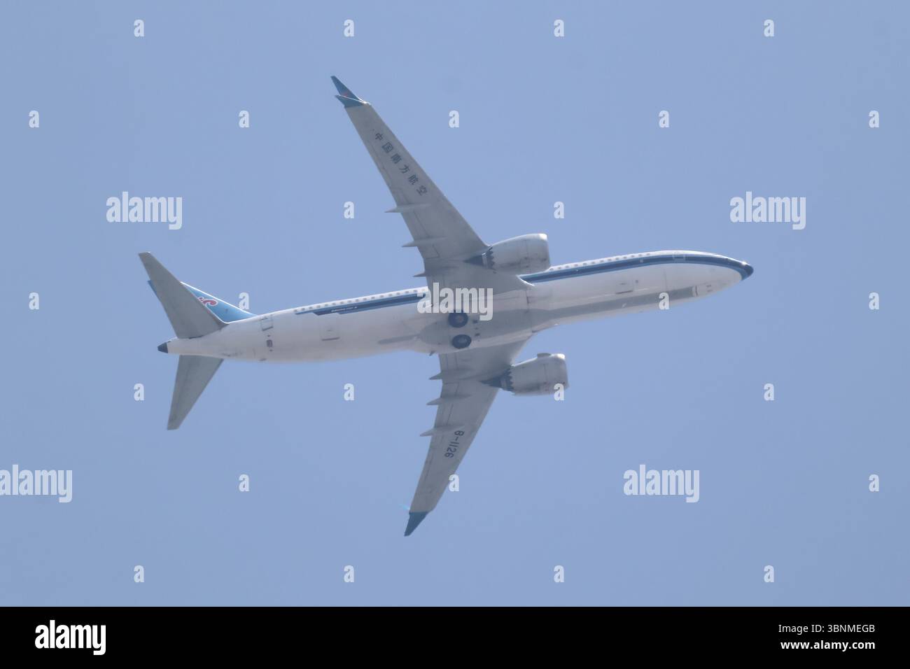 Air china 737 8 hi-res stock photography and images - Alamy