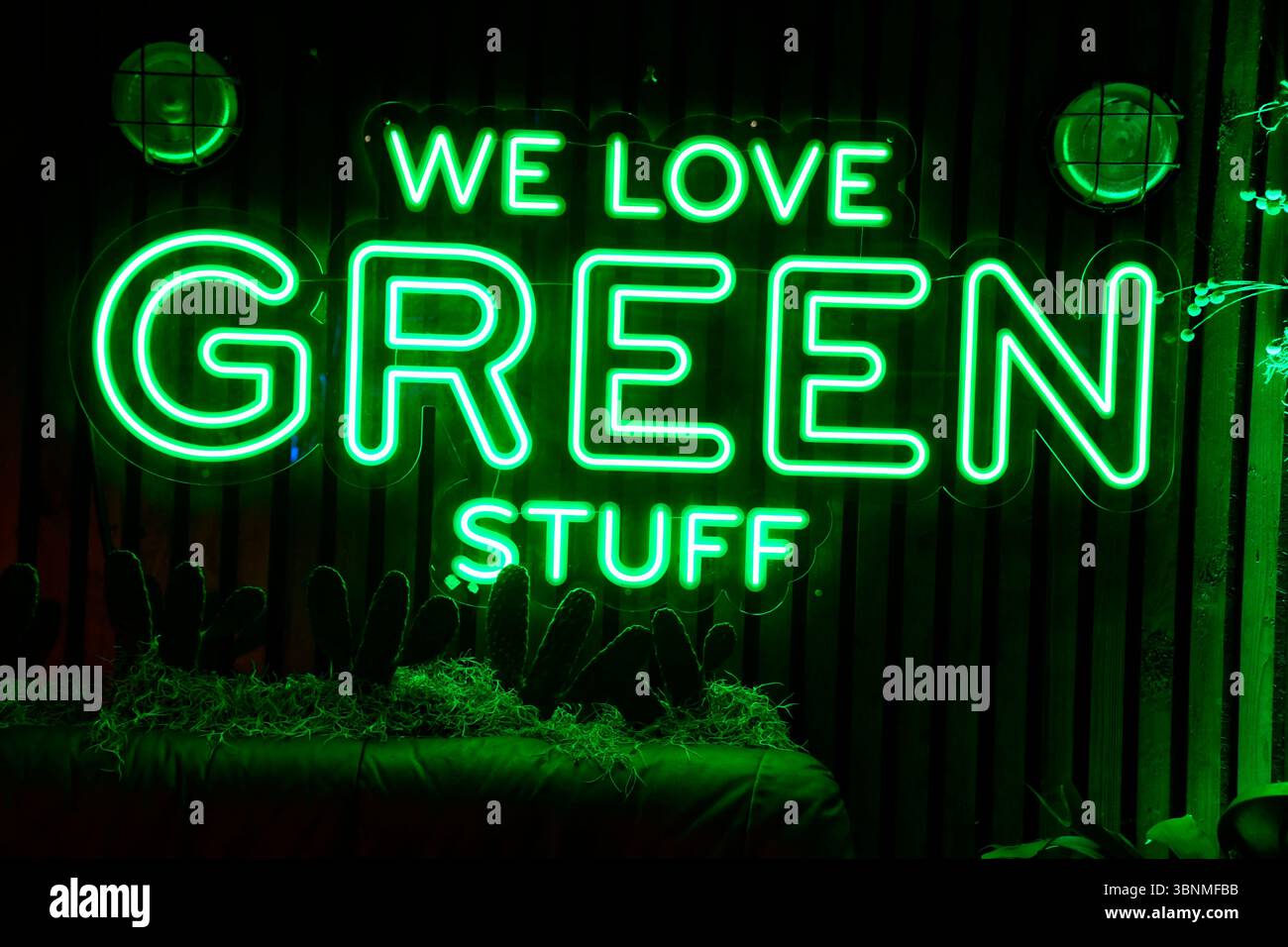 Love neon text hi-res stock photography and images - Alamy