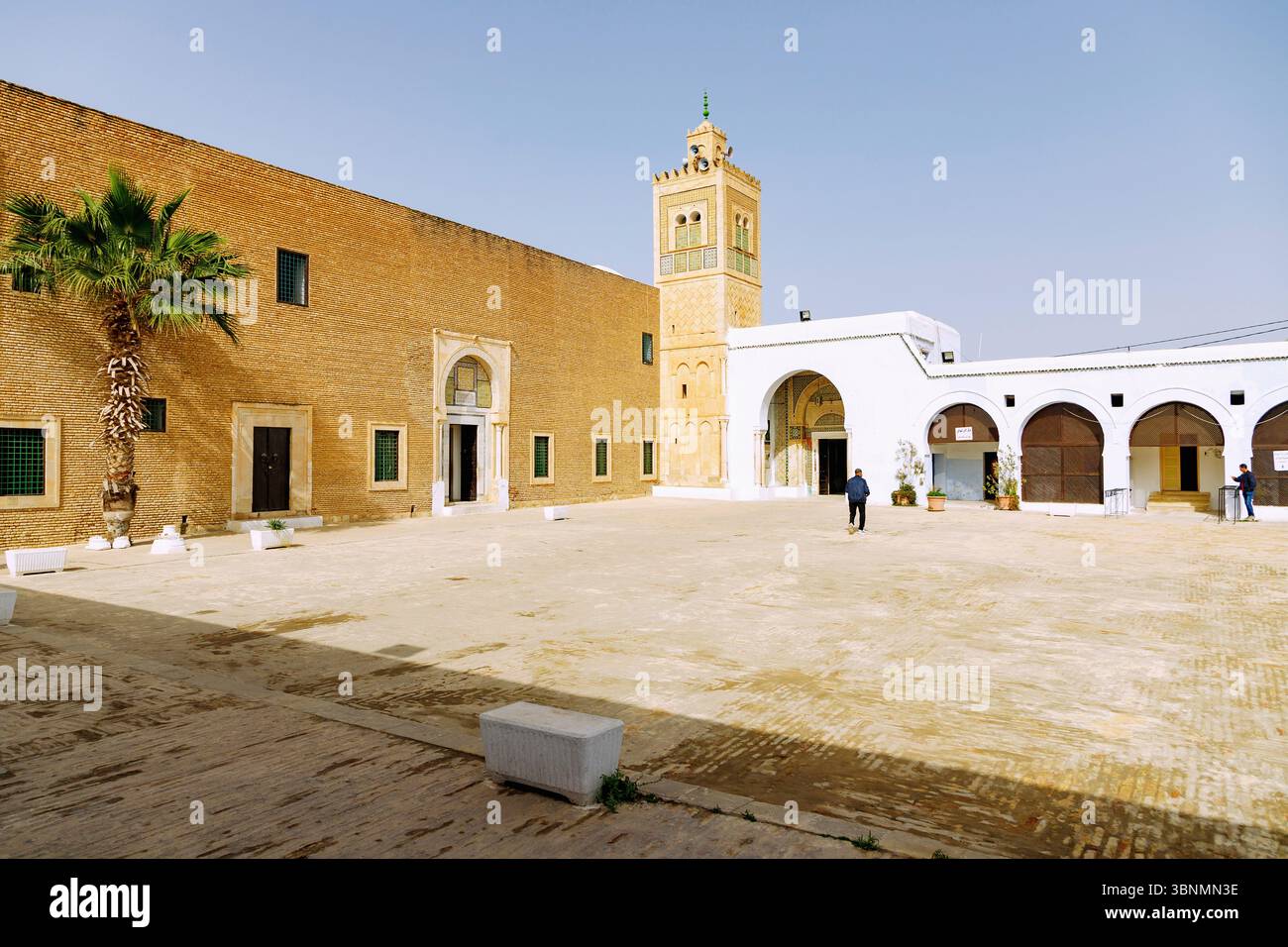 Entrance to the Zaouia Sidi Abou Zamaa Mosque (Barber Mosque, Zawiya of ...
