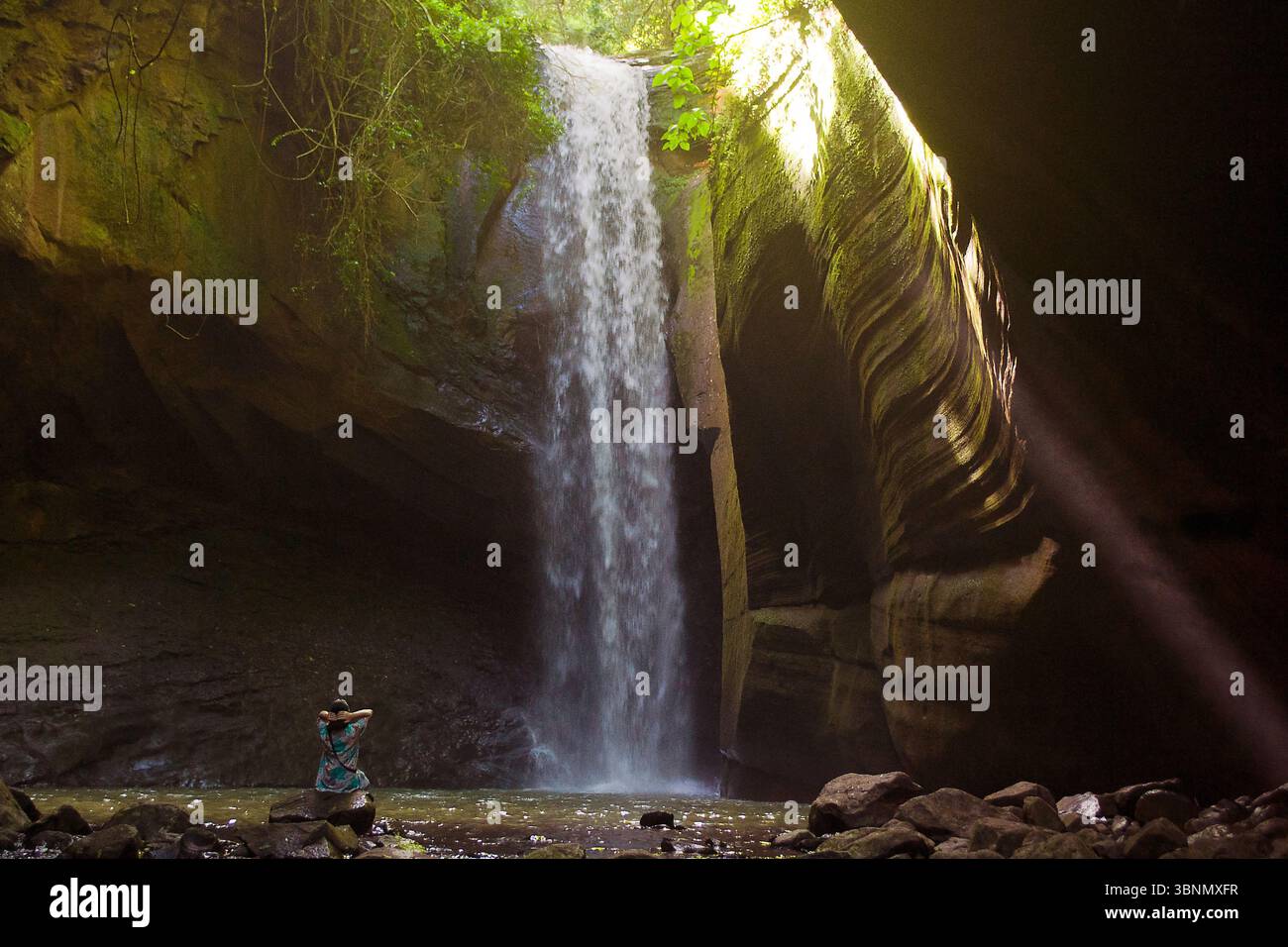 Tourist inside cave hi-res stock photography and images - Alamy