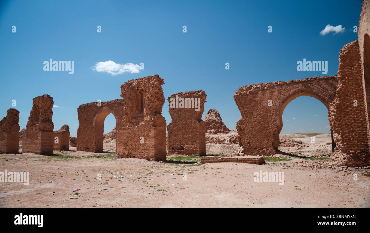 Exploring the remnants of an ancient structure in Abu Dulaf, Iraq ...