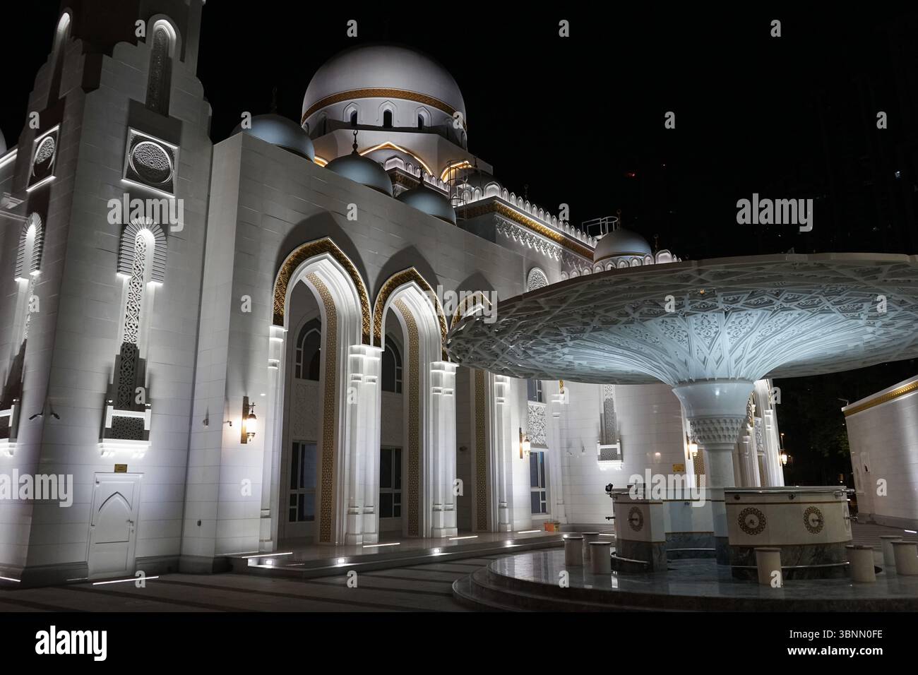 Sheikh Rashid Bin Mohammed Bin Rashid Al Maktoum Mosque in Business Bay ...