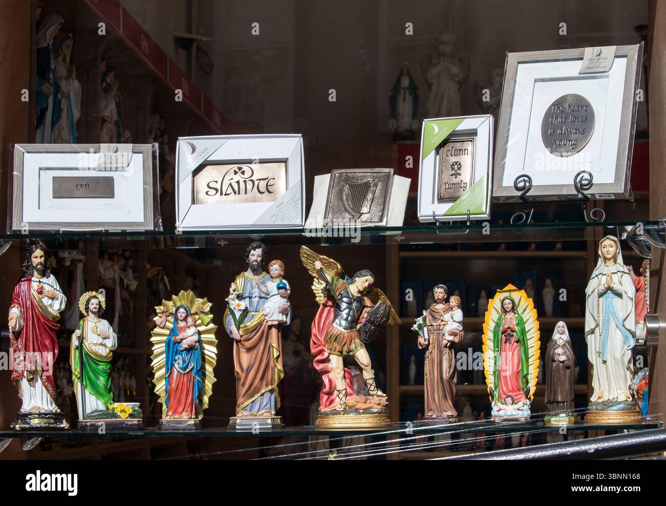Religious statues shop display hi-res stock photography and images - Alamy