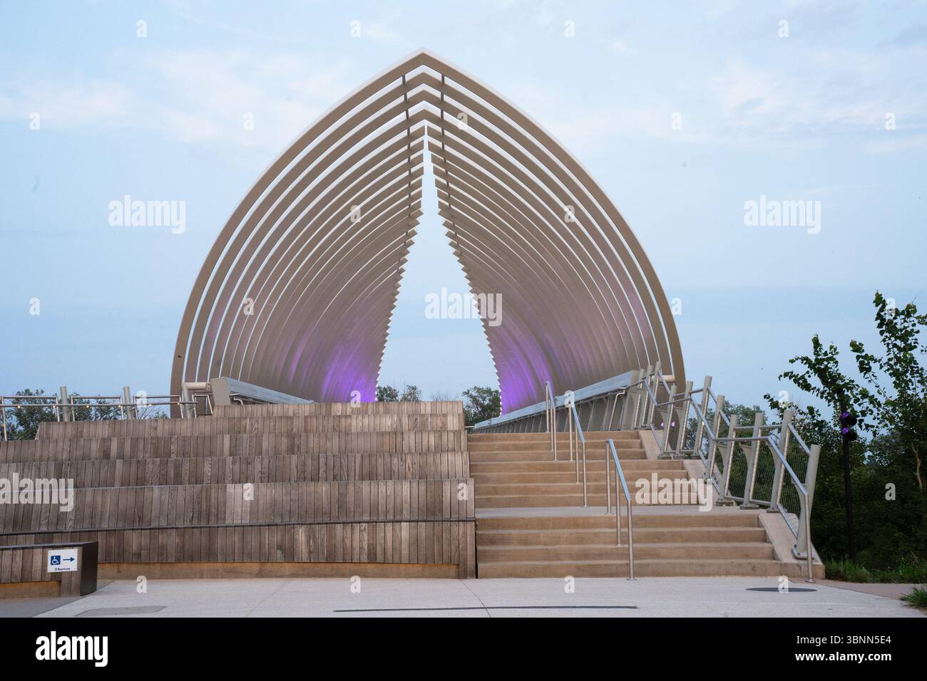Farnam Pier seen from Heartland of America Park in Omaha Nebraska Stock ...
