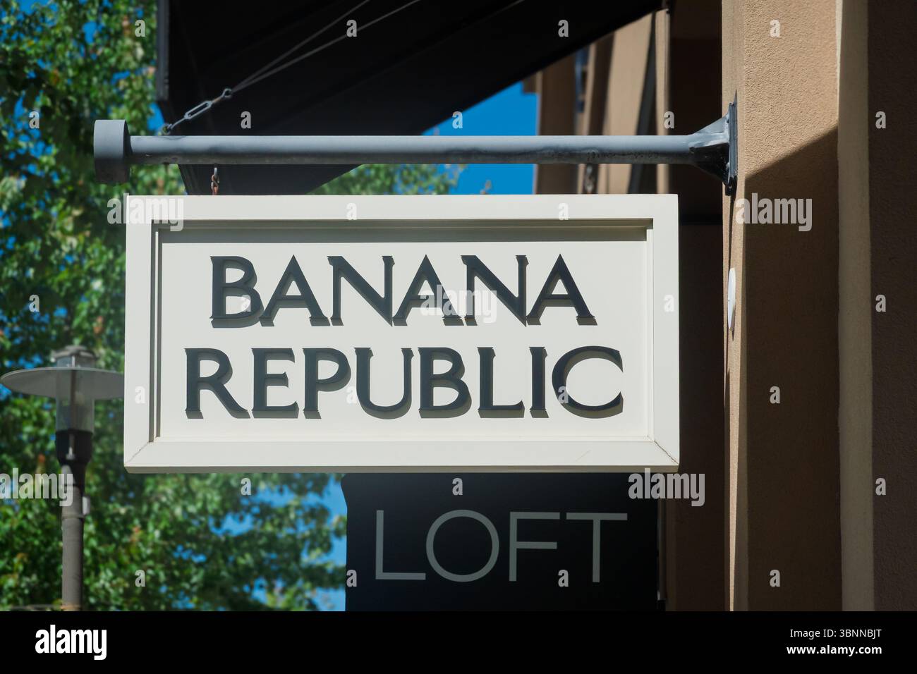 HILLSBORO, OR, USA, MAY 30, 2025: Banana Republic retail store exterior ...