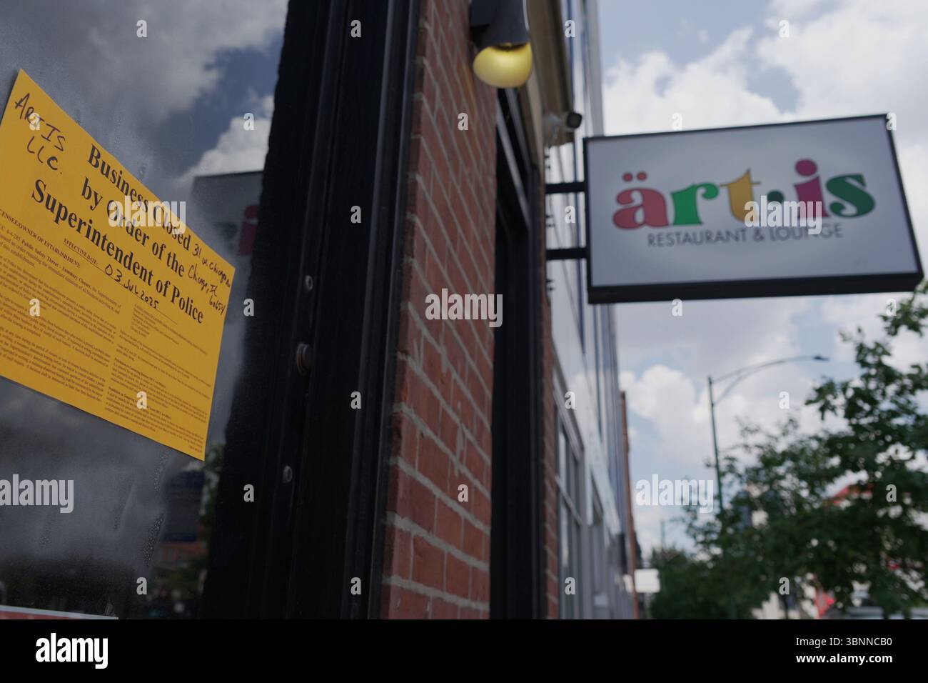 A sign shows Artis Restaurant and Lounge in Chicago has been closed by ...