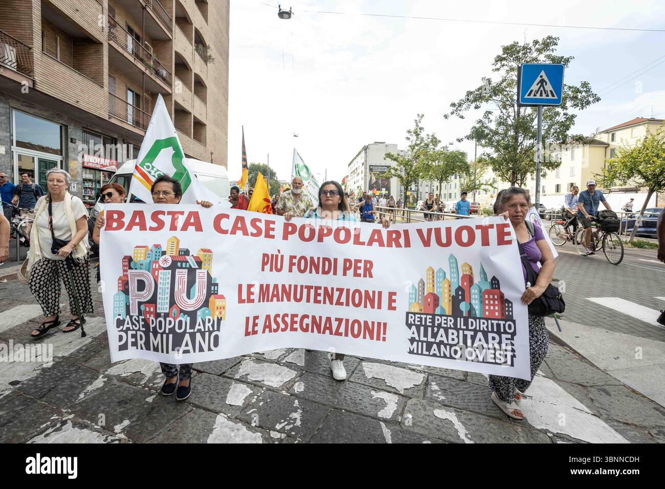 Milan, from Piazzale Lodi, procession for the right to housing and on ...