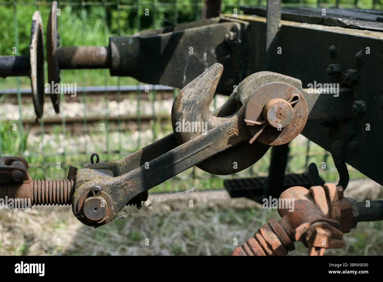 Mechanical linkage assembly hi-res stock photography and images - Alamy