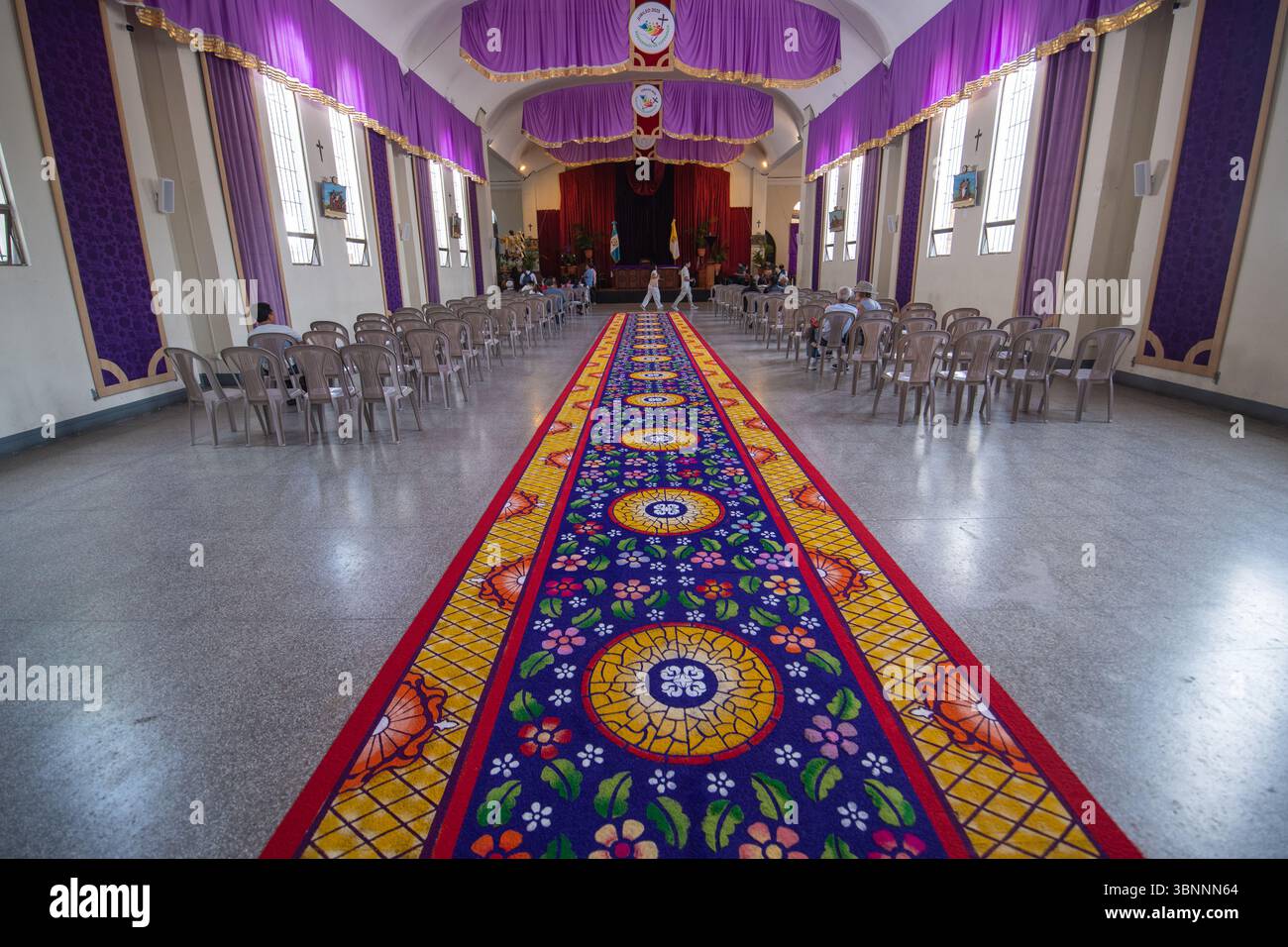 Alfombras para Semana Santa en la Antigua Guatemala Handmade carpets ...