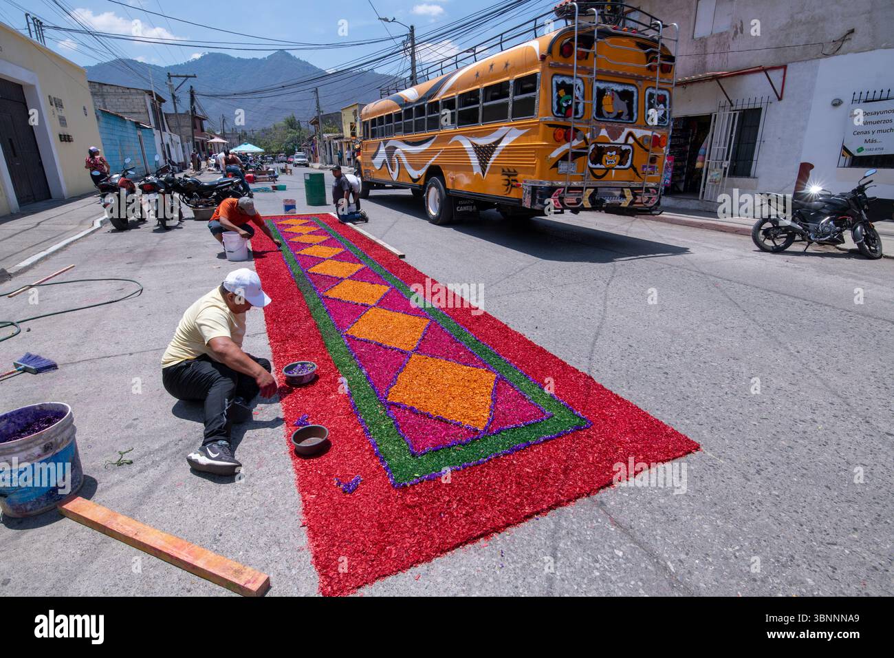 Alfombras para Semana Santa en la Antigua Guatemala Handmade carpets ...