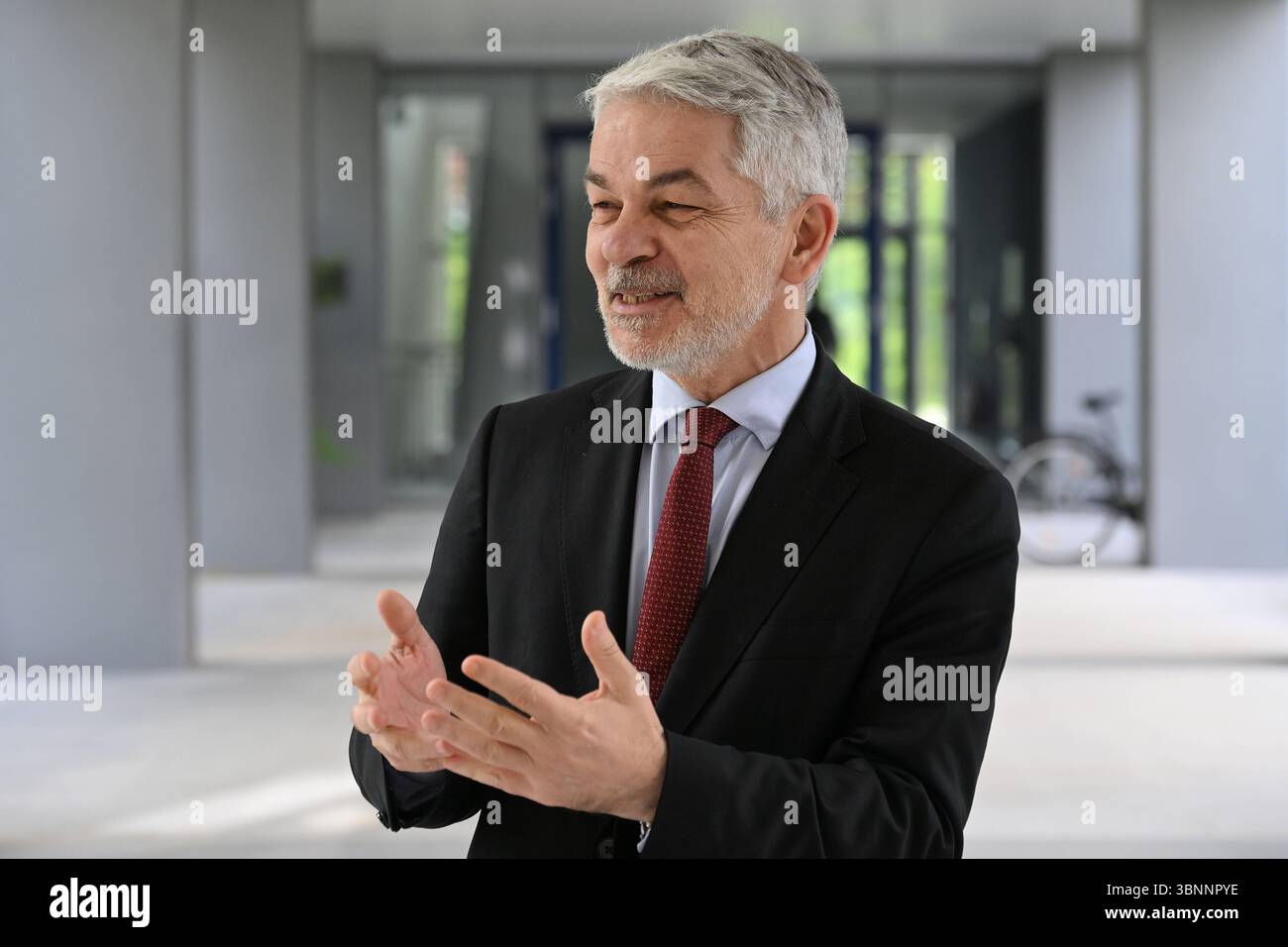 Fotoshooting Prof.Dr. Carlo MASALA Militaerexperte ...