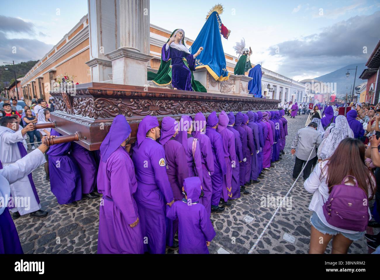 Semana Santa en la Antigua Guatemala Holy Week celebrations in Antigua ...