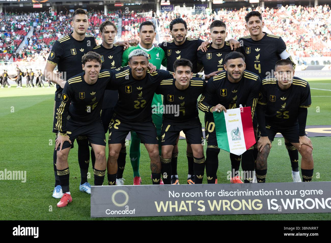 Mexican team pose before the Concacaf Gold Cup semifinals game between ...