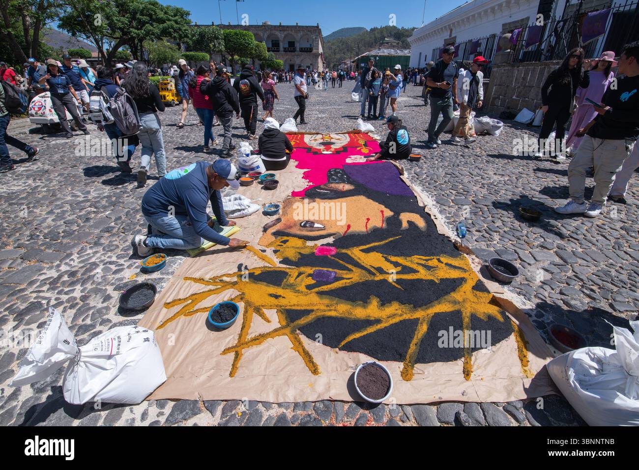 Alfombras para Semana Santa en la Antigua Guatemala Handmade carpets ...