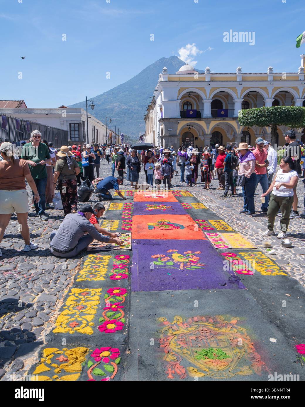 Alfombras para Semana Santa en la Antigua Guatemala Handmade carpets ...