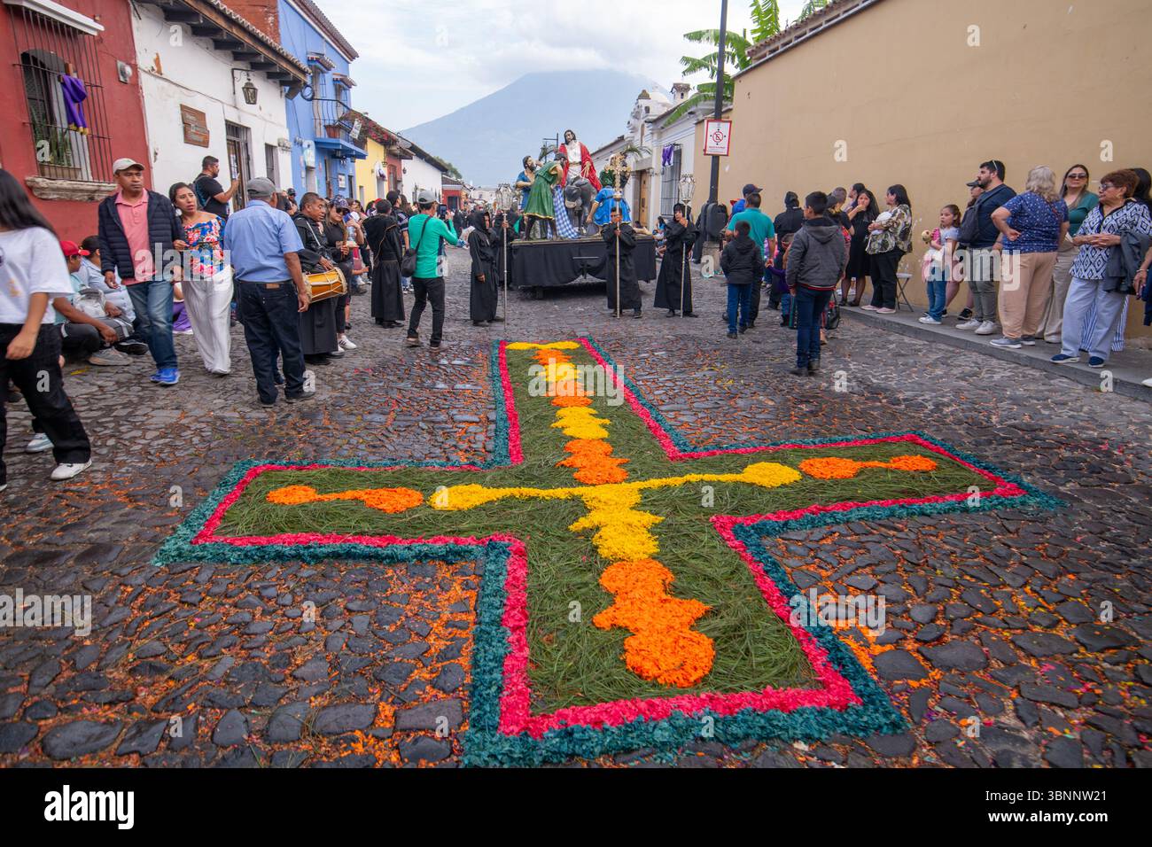 Alfombras para Semana Santa en la Antigua Guatemala Handmade carpets ...
