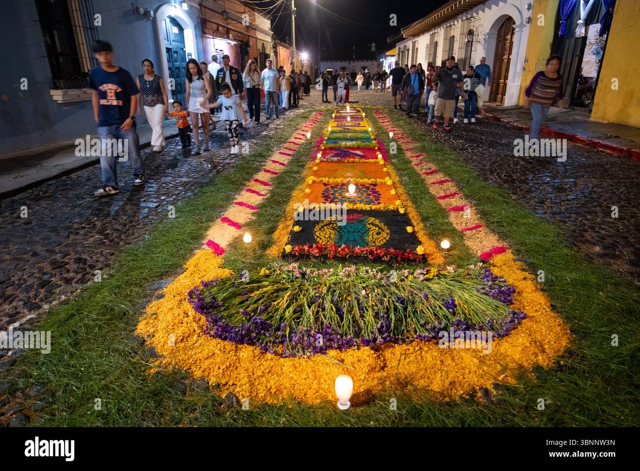 Alfombras para Semana Santa en la Antigua Guatemala Handmade carpets ...