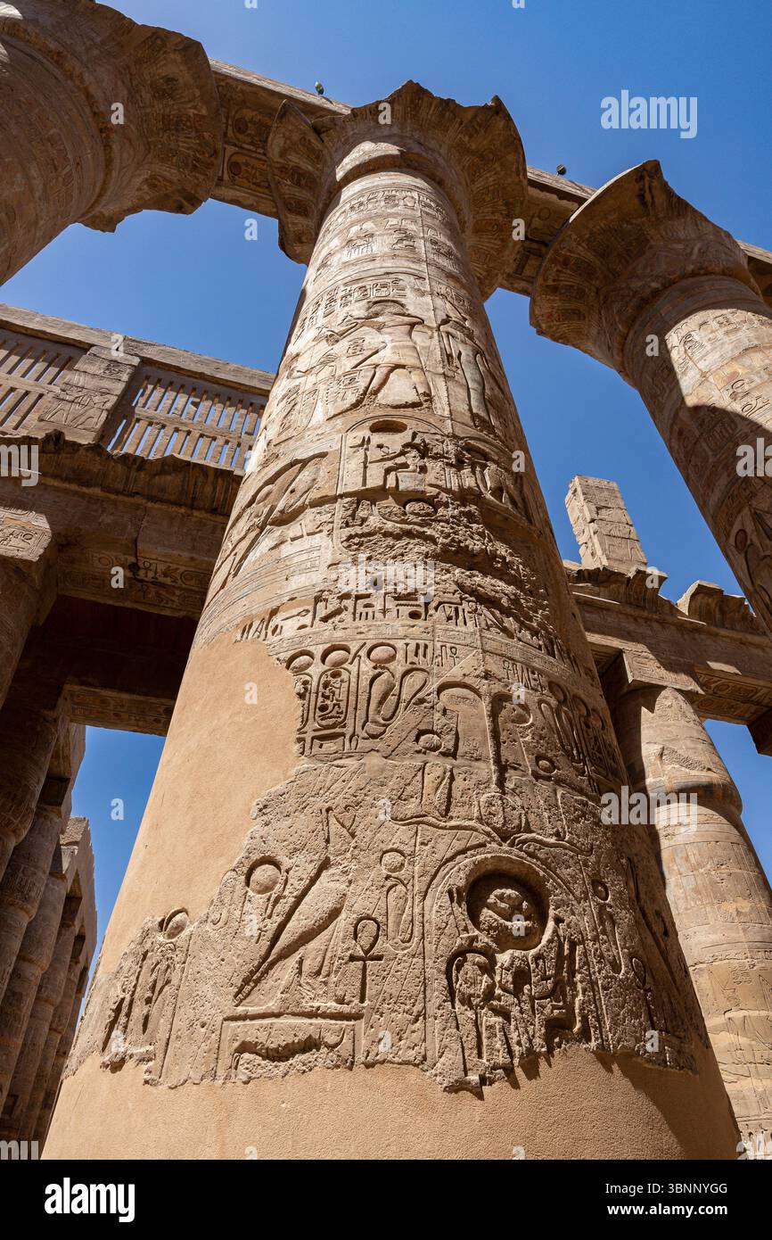 Karnak temple, Great hypostyle hall, colonnaded hall, huge stone ...