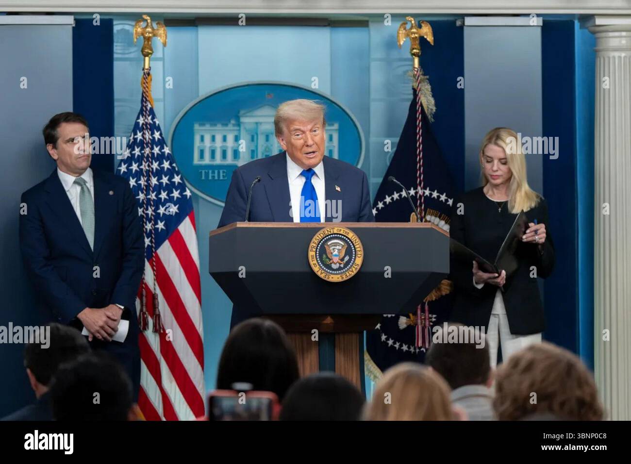 President Trump speaks with Pam Bondi and Todd Blanche on Supreme Court ...