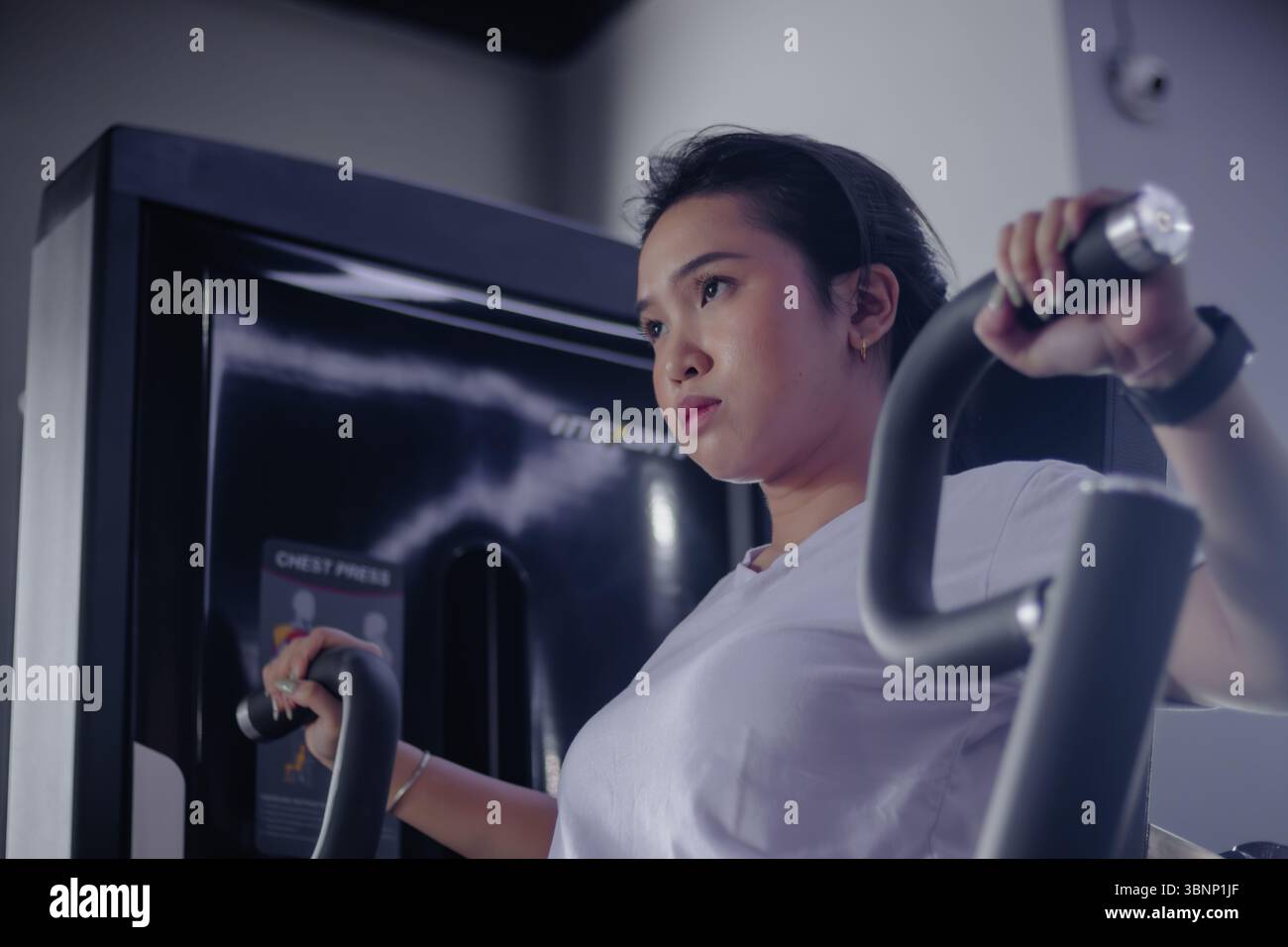 Dedicated fitness woman exudes strength hi-res stock photography and ...