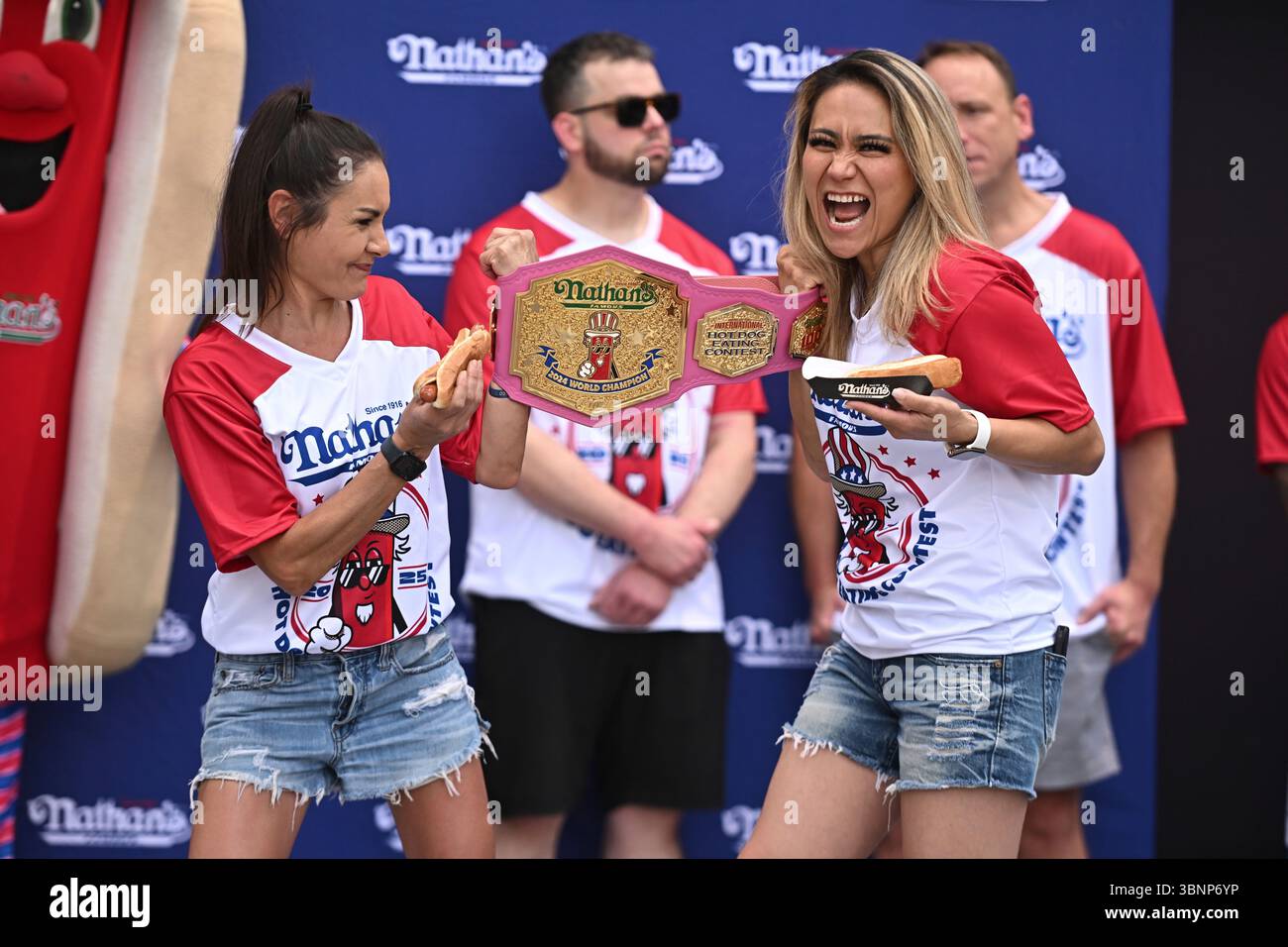 Photo by: NDZ/STAR MAX/IPx 2025 7/3/25 Competitive eaters Michelle ...
