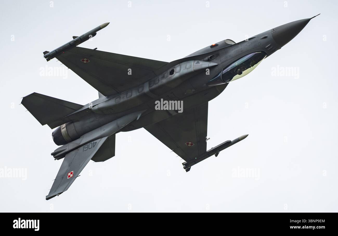 Polish Air Force F-16 Tiger Demo Team performs in the flying display at ...