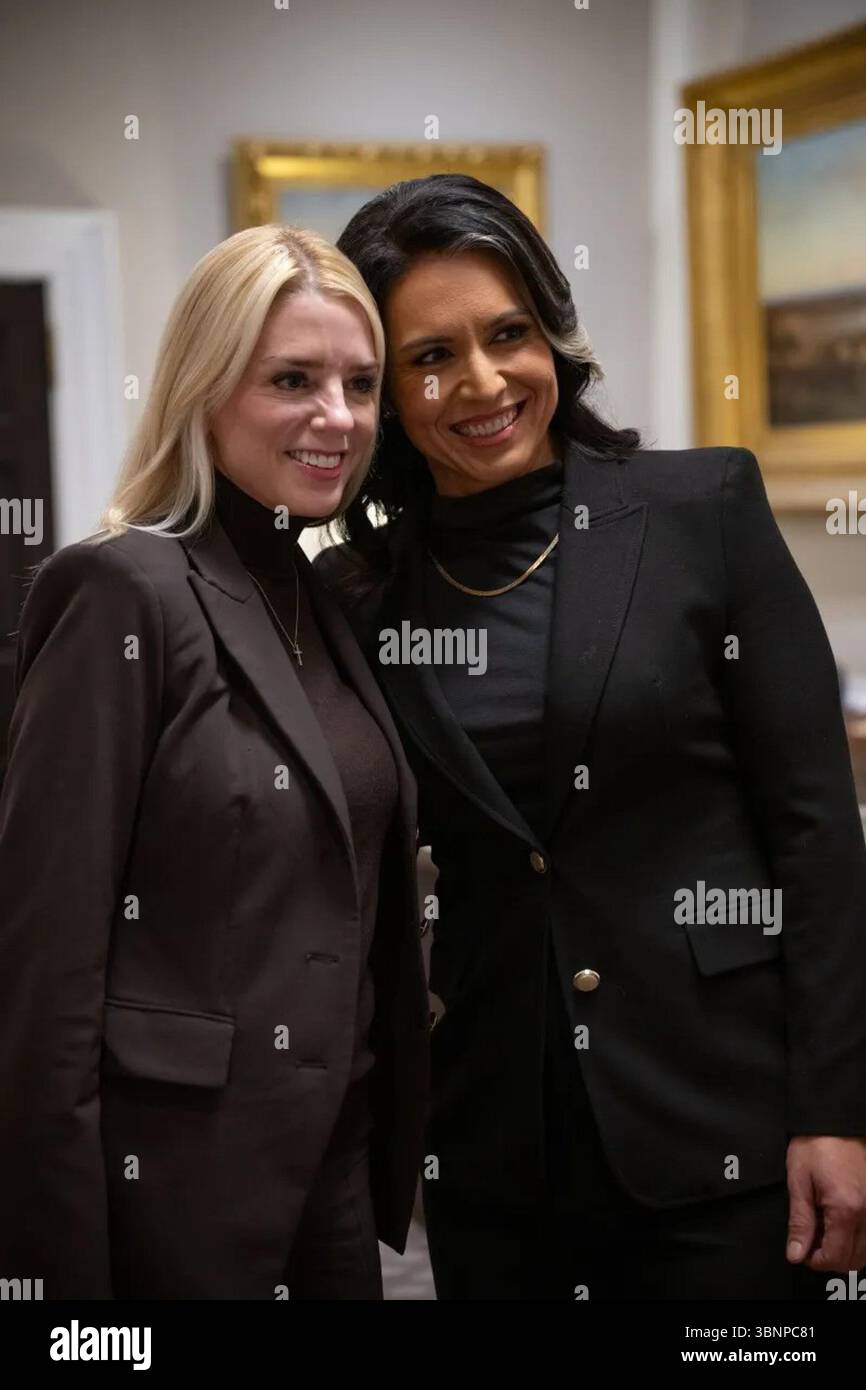 Pam bondi sworn hi-res stock photography and images - Alamy