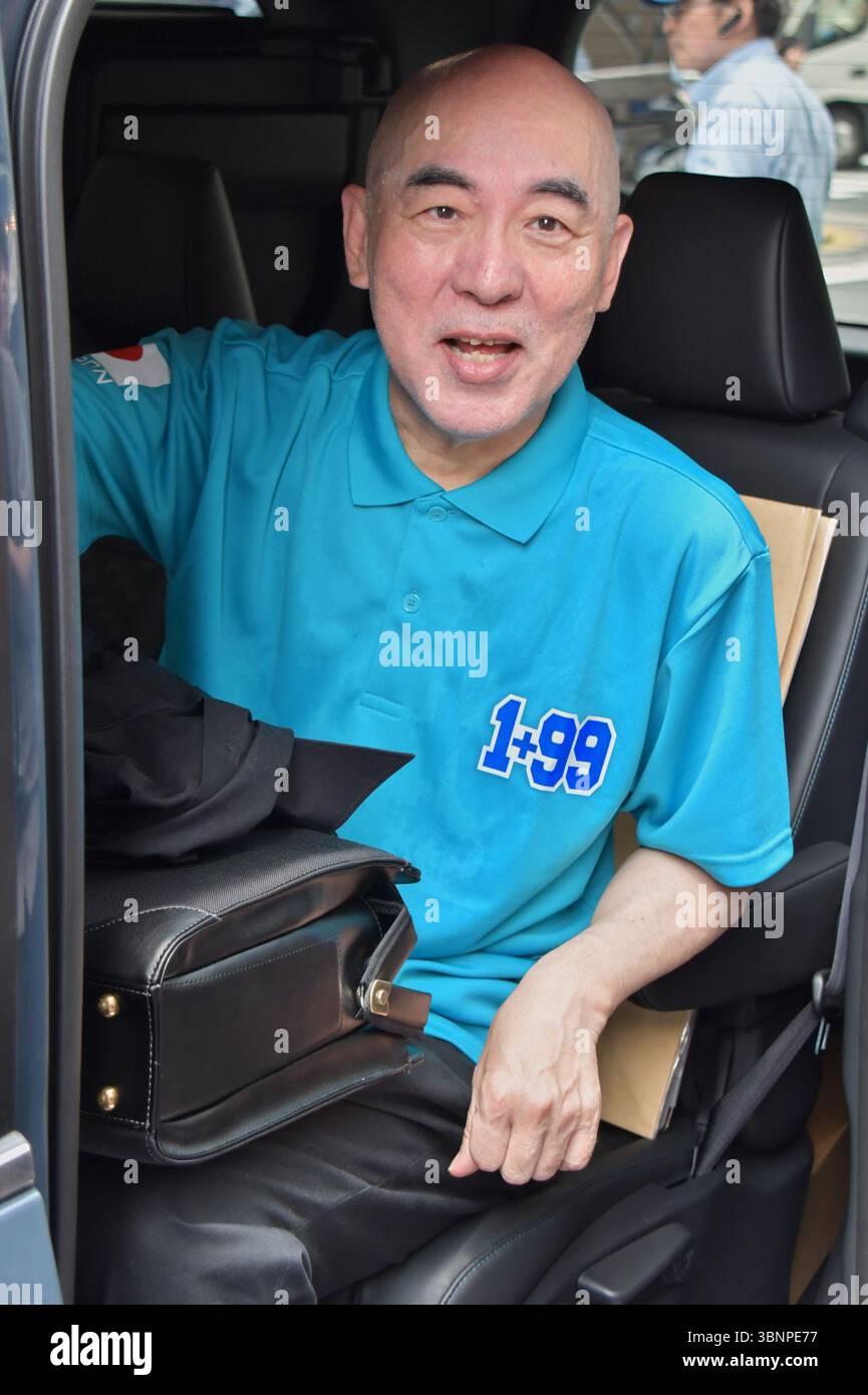 Leader of Conservative Party of Japan, Naoki Hyakuta answers reporter's ...