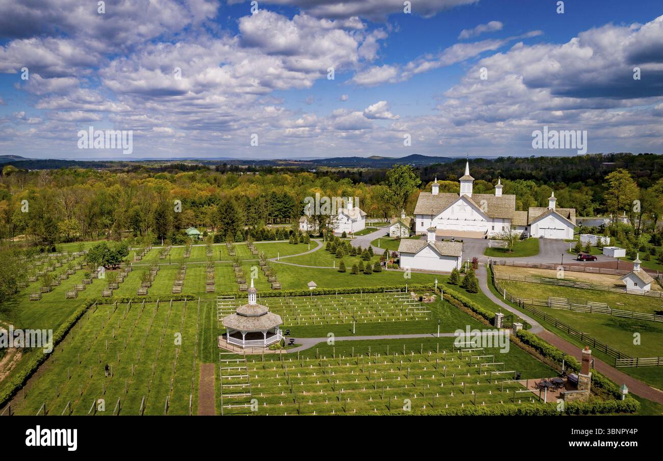 Orchard barn hi-res stock photography and images - Alamy