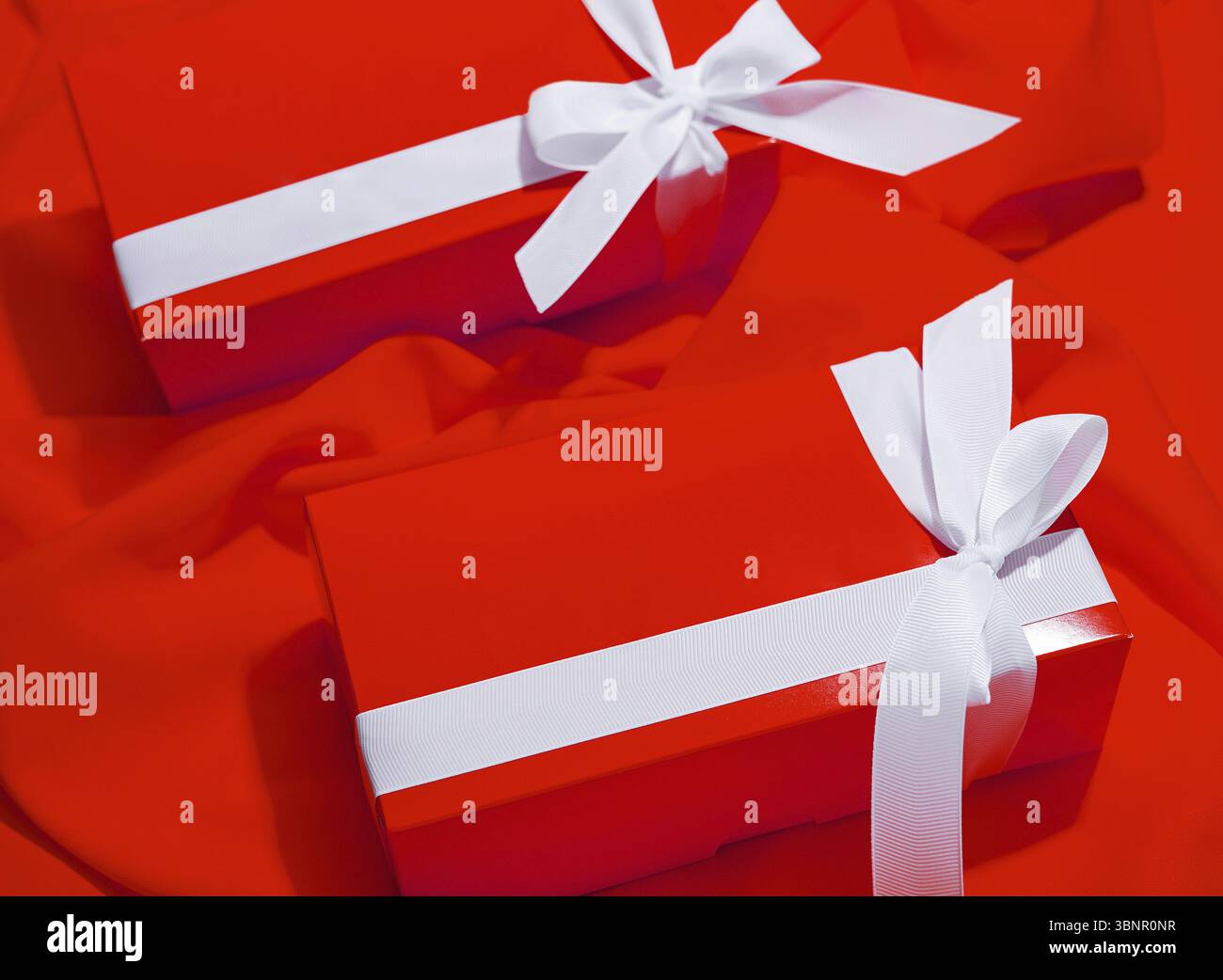 Simple still life red hi-res stock photography and images - Alamy