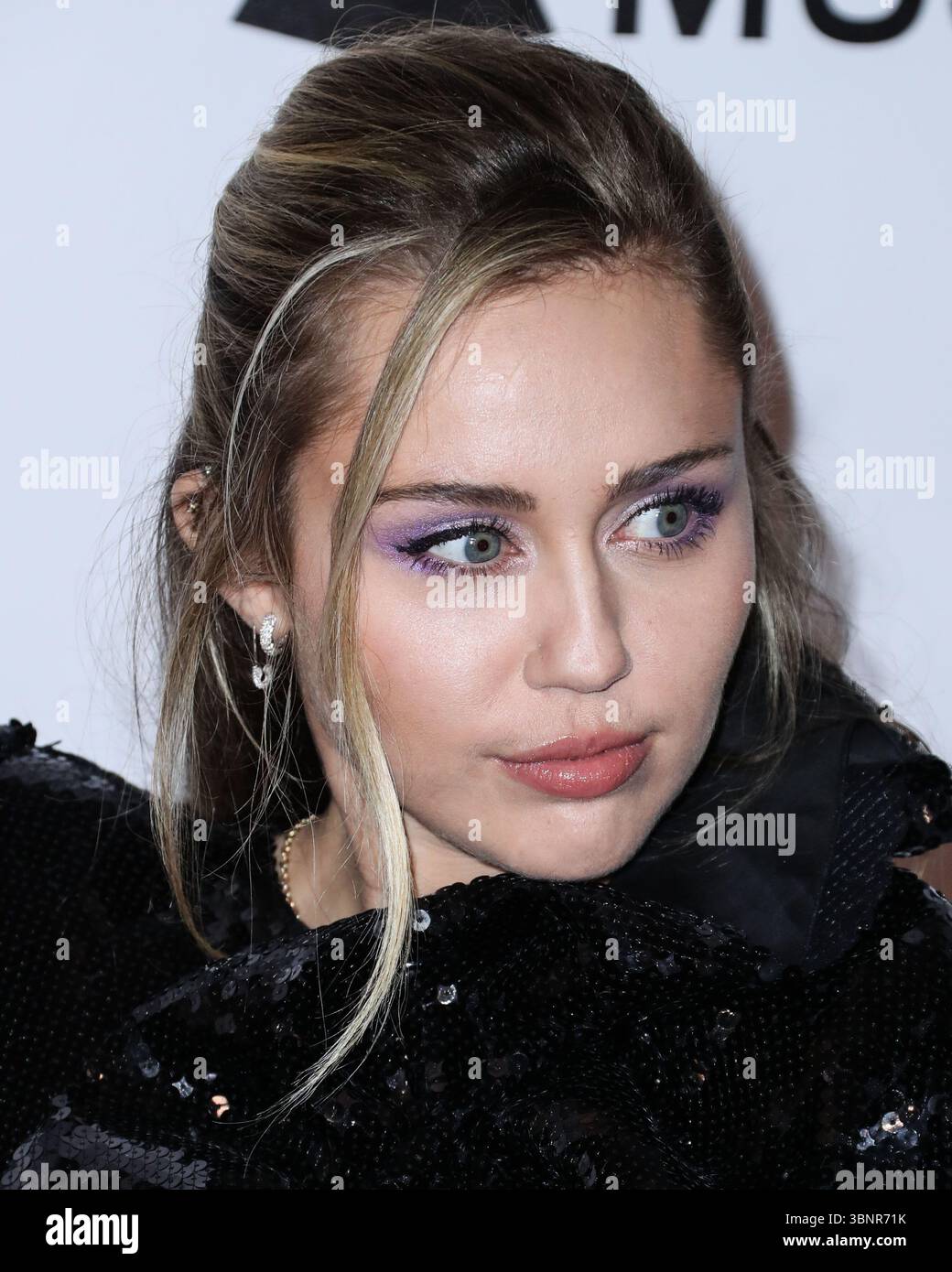 (FILE) Miley Cyrus to receive star on the Hollywood Walk of Fame in ...