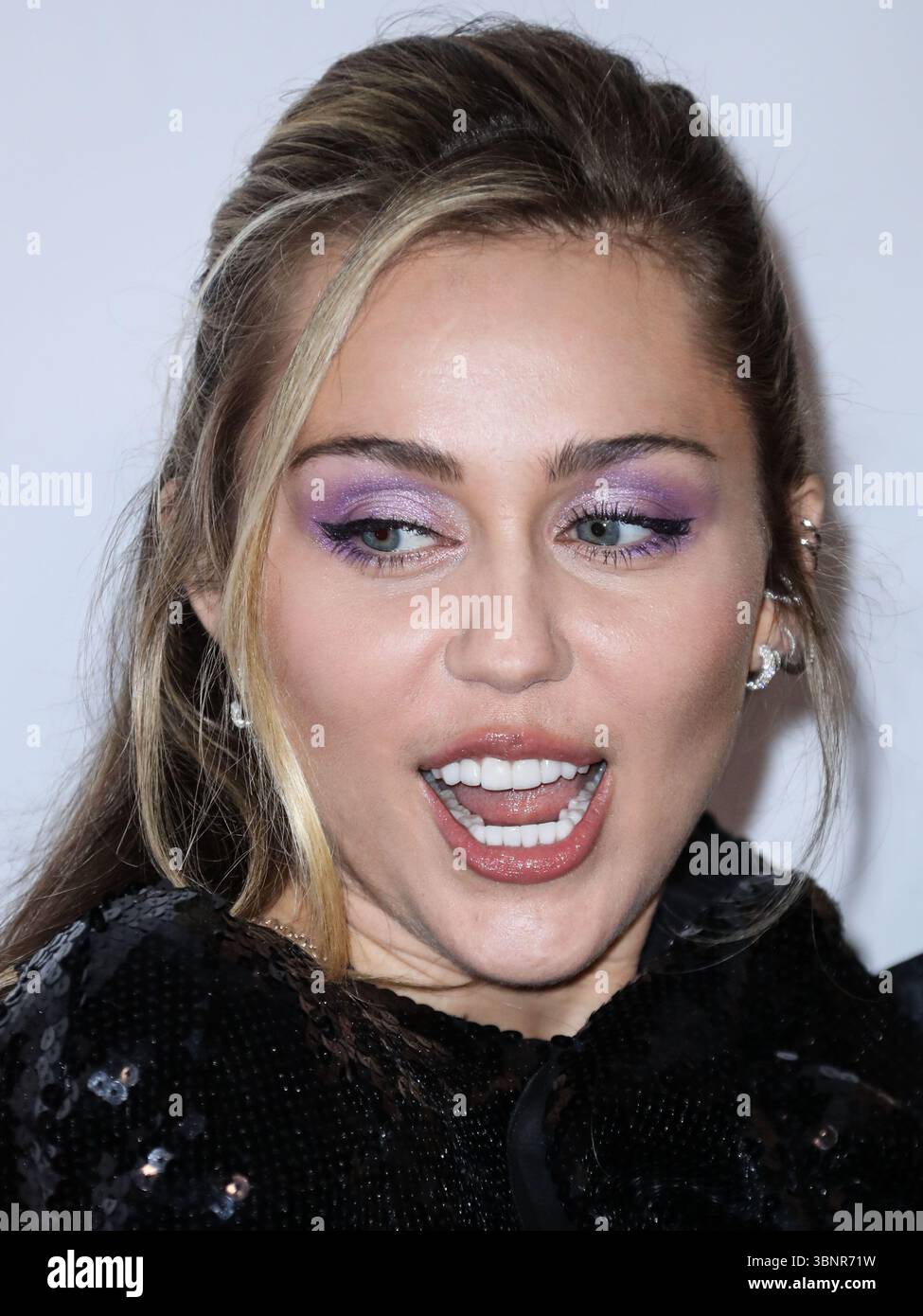 (FILE) Miley Cyrus to receive star on the Hollywood Walk of Fame in ...