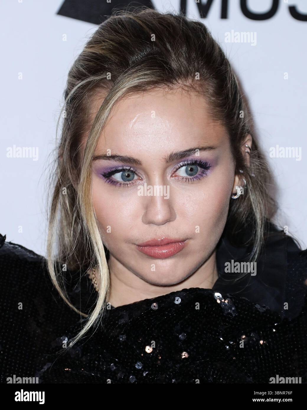 (FILE) Miley Cyrus to receive star on the Hollywood Walk of Fame in ...