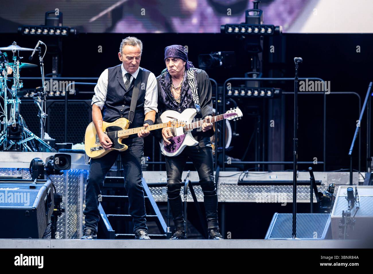 Music Concert - Bruce Springsteen - The Land of Hope and Dreams Tour ...