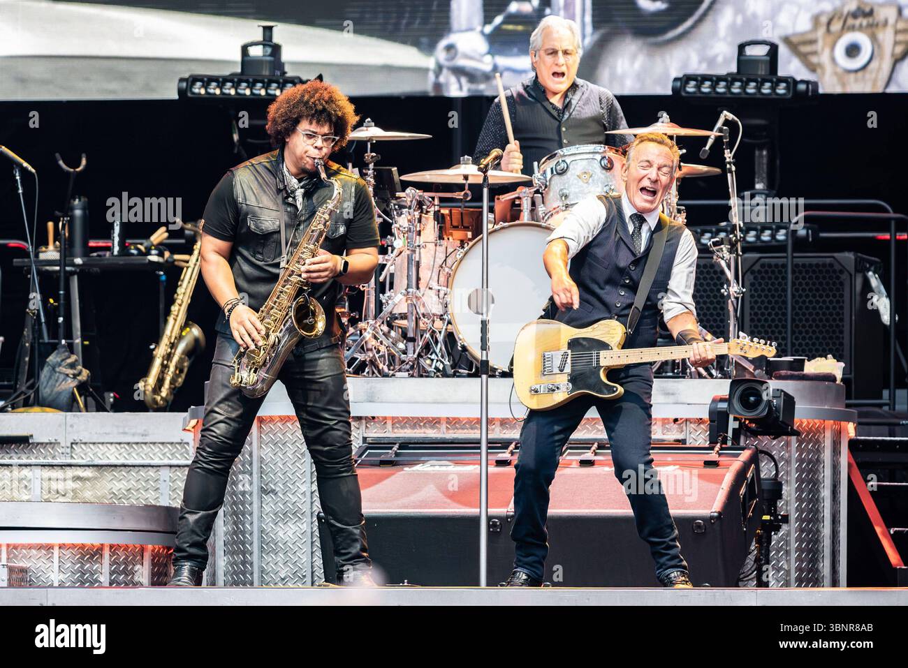 Music Concert - Bruce Springsteen - The Land of Hope and Dreams Tour ...