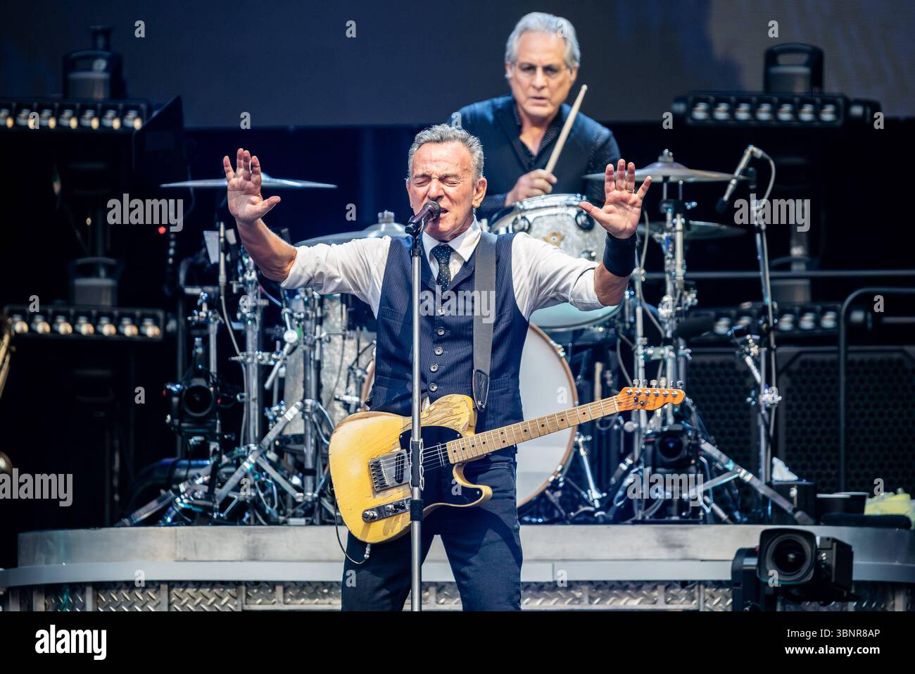 Music Concert - Bruce Springsteen - The Land of Hope and Dreams Tour ...