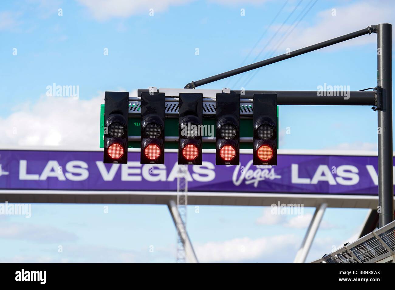 F1 starting grid lights hi-res stock photography and images - Alamy