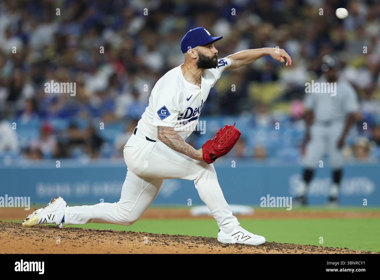 Los Angeles Dodgers pitcher Tanner Scott delivers to a Chicago White ...