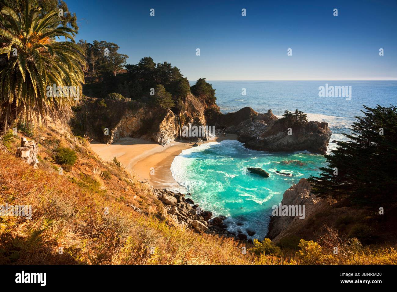 McWay waterfall inlet at Big Sur overlook in Julia Pfeiffer Burns State ...