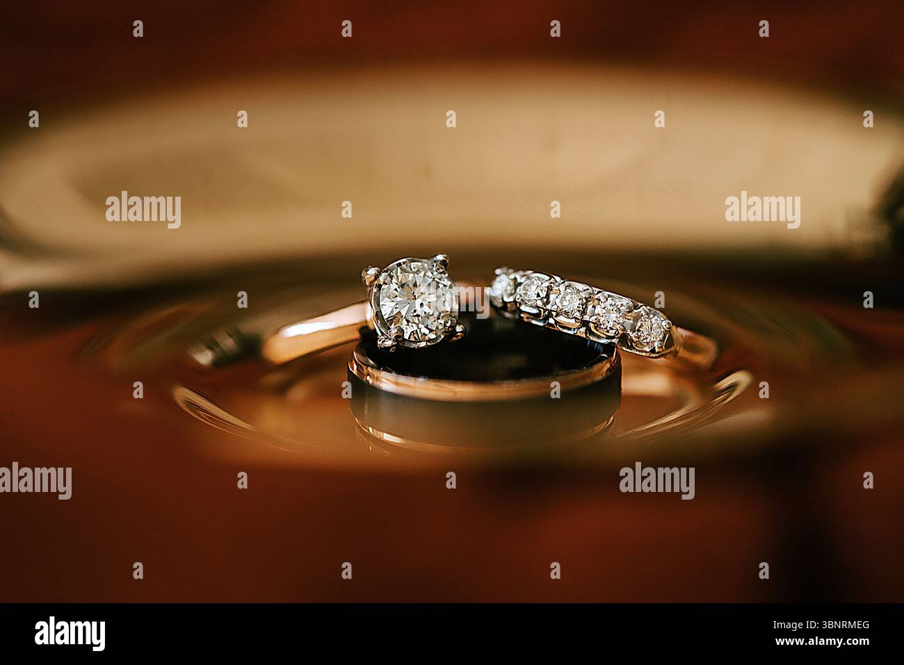 Fall Wedding Vintage Ring Set Stock Photo - Alamy
