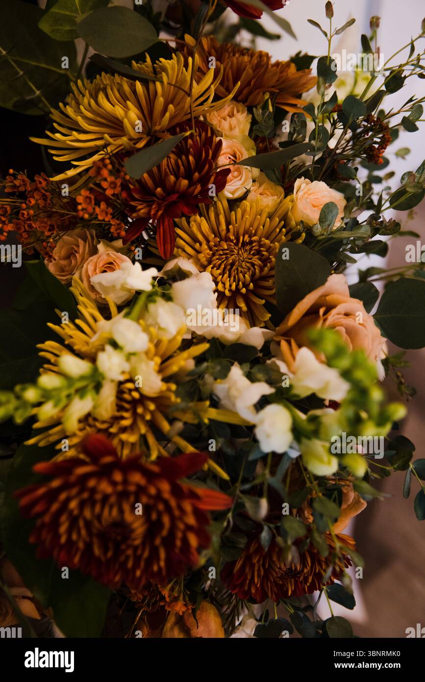 Rustic Wedding Wildflower Bridal Bouquet Stock Photo - Alamy