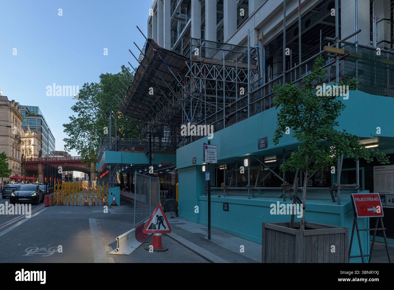 United Kingdom, London, 09 Jul 2025. Urban construction site with ...